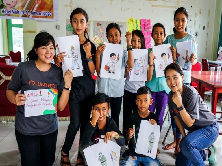 Makna Relawan dan Cara Menjadi Relawan di Komunitas Anda - Colorado Action