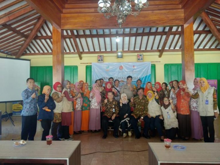 Komunitas Peduli Lansia: Membangun Jembatan Generasi - Colorado Action